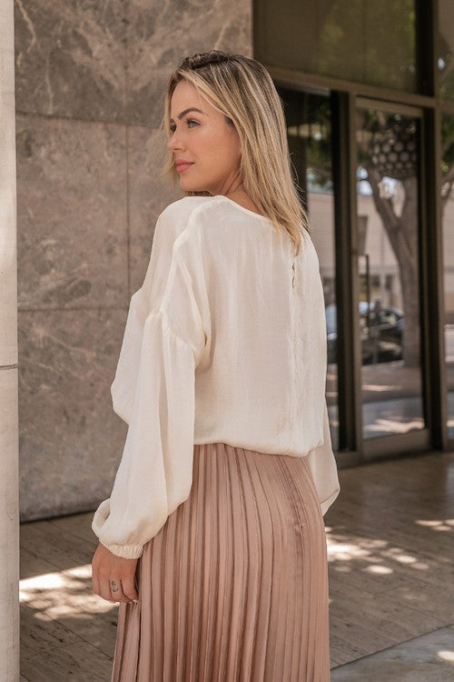 Jessica Ivory solid satin top – Vianney's Closet